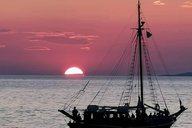 Mykonos Sunset Boat Party Little Venice - Key Points