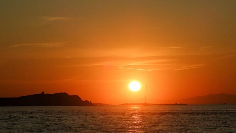 Mykonos Sunset Catamaran cruise with Transfer - Who Will Appreciate This Cruise?