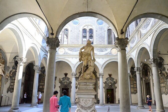 Mysteries of Medici: Small Group Tour - The Guide and Group Dynamics