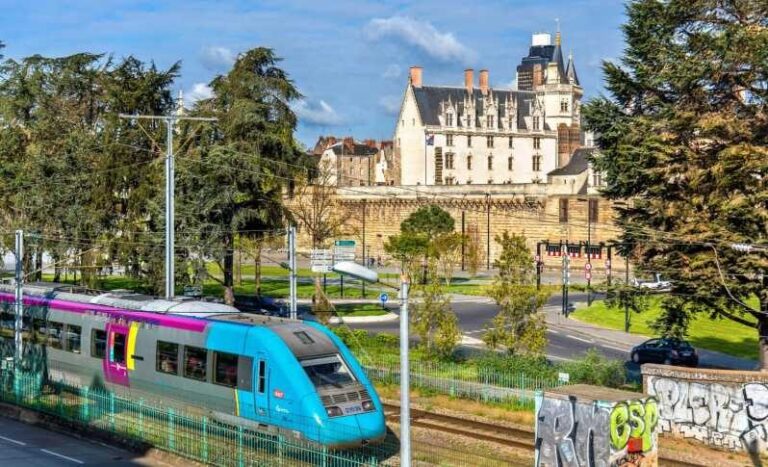 Nantes: Insta-Perfect Walk with a Local - The Value of a Small-Group Experience