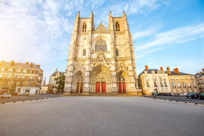 Nantes Scavenger Hunt and Highlights Self-Guided Tour - Key Points