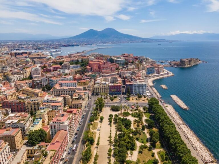 Naples: Express Walk with a Local in 60 minutes - What to Expect on the 60-Minute Walk