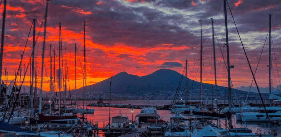 Naples: sunrise gulf tour with typical breakfast by the sea - Discovering Naples at Dawn: What to Expect