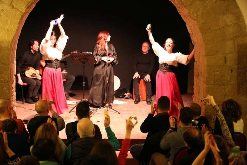 Napoli: Show Canzoni e Danze Tradizionali con degustazione - An Introduction to the Experience