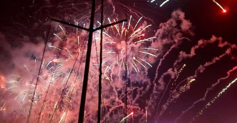New Year's Eve Fireworks Sail with Sparkling Wine - A Step-by-Step Breakdown of the Experience