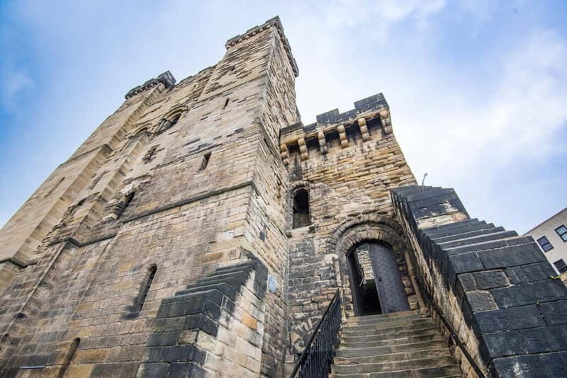 Newcastle Revealed Tour: History, Bridges and Secrets in Spanish - From Past to Present: The City’s Modern Spirit