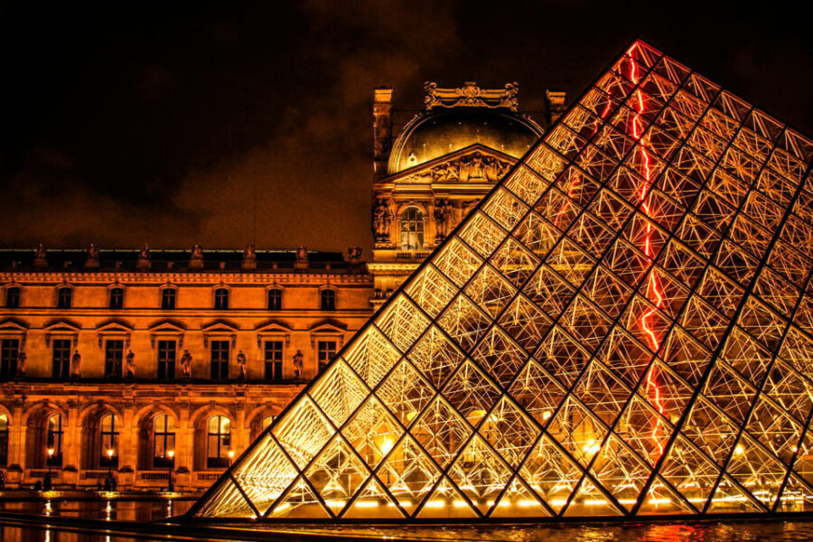 Night at the Louvre Museum: 6-people Max Guided Exploration - Why the Small Group Matters