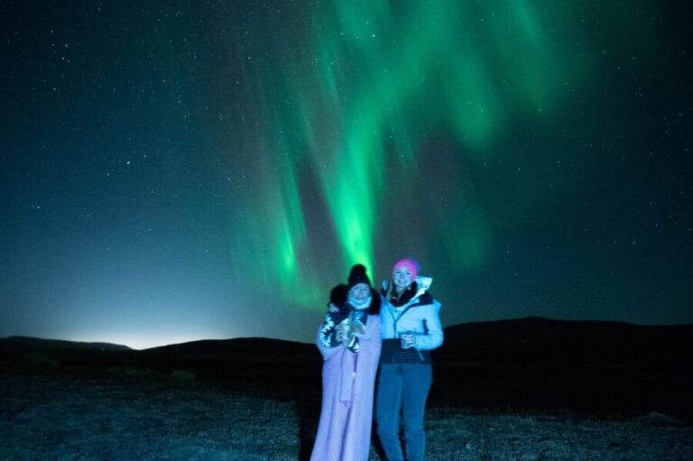 Northern Lights in Mini Bus, Photos, Hot Cocoa and Pastries - Photography: Capture the Moment