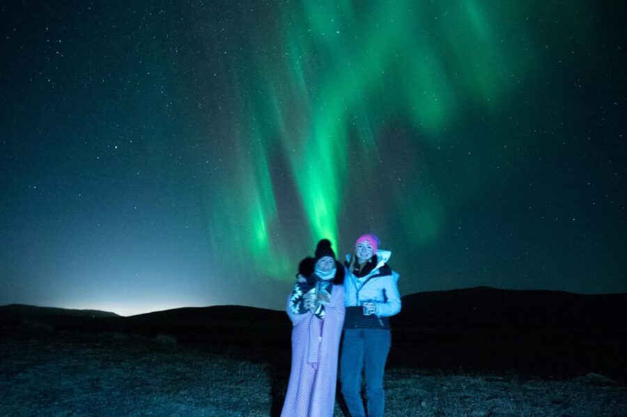 Northern Lights in Mini Bus, Photos, Hot Cocoa and Pastries - Photography: Capture the Moment