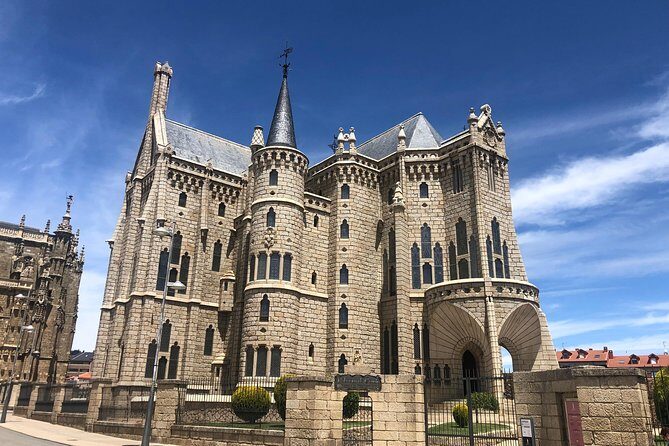 Northern Spain Tour in private 8 - 15 days Spanish English - Day 2: Galicia’s Vineyards and Romanesque Churches