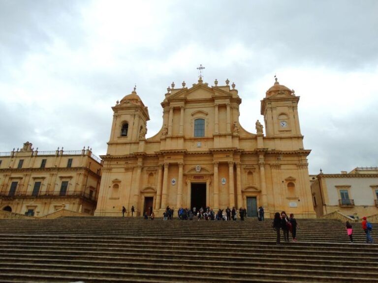 Noto: Sicilian Baroque Architecture Guided Walking Tour - Strolling Down Via Nicolaci