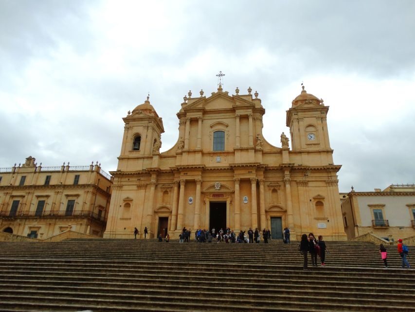 Noto: Sicilian Baroque Architecture Guided Walking Tour - Strolling Down Via Nicolaci