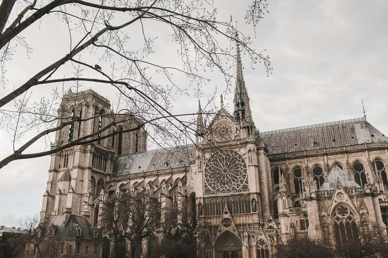Notre-Dame Tour with Host or AudioGuide + Optional Cruise - FAQs