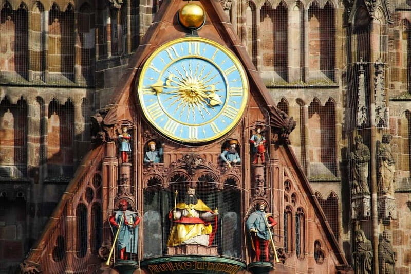 Nuremberg Christmas 3-Hour Christkindles market Walking Tour - Marveling at the Gothic Church of Our Lady