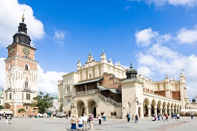 Old Town Sightseeing Group Tour by Electric Golf Cart in Krakow - The Itinerary in Detail