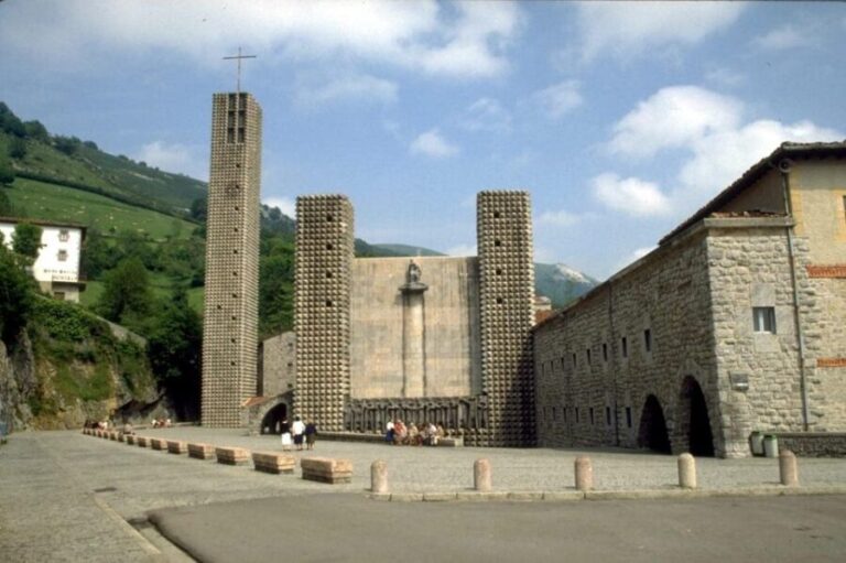 Oñati and Aranzazu sanctuary tour from San Sebastian - Who Should Consider This Tour?