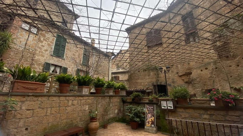 Orvieto: Duomo & Hidden Wonders Walking Tour - Visiting the Underground City