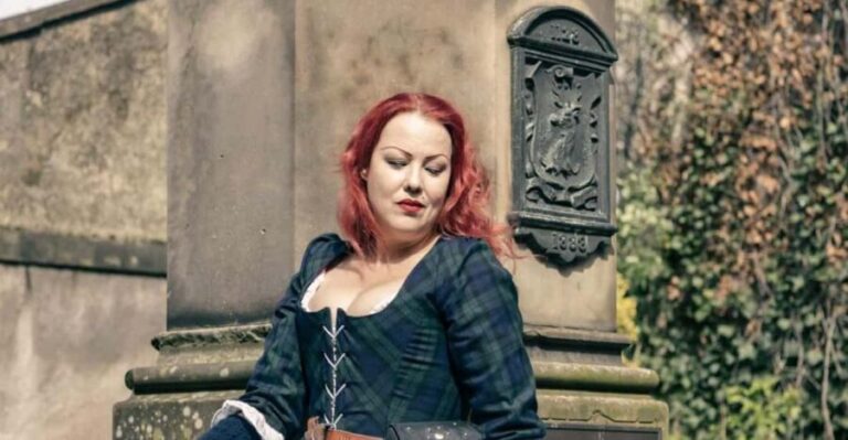 Outlander's Scotland Tour - Walking Through Edinburgh’s Old Town