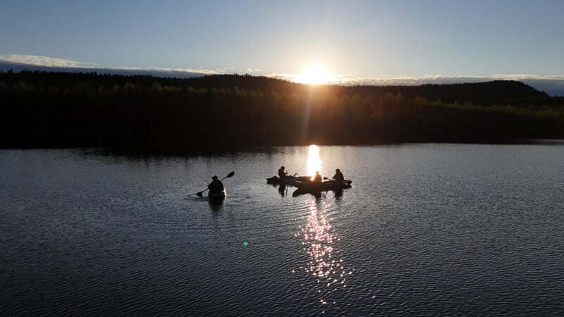 Överkalix: Midnight Sun Kayaking Tour with Dinner - The Outdoor Dinner Experience