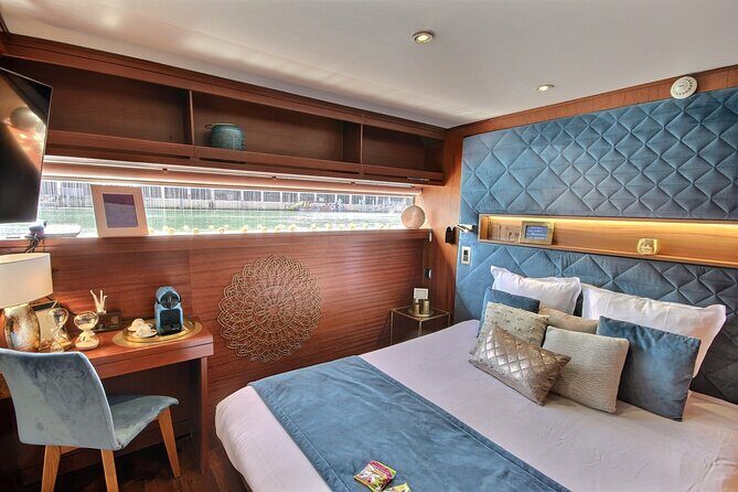 Overnight Stay onboard Paris Seine River Dinner with Cruise - Who Is This Tour Perfect For?