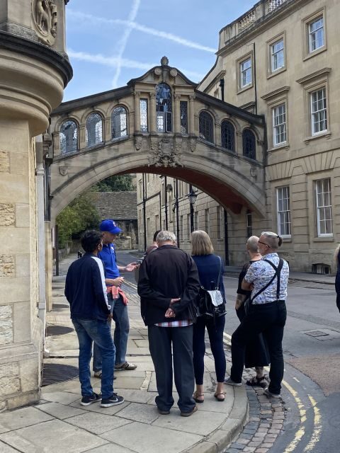 Oxford: Alumni-Led Walking & Punting Tour w/opt New College - The Walking Tour: Exploring Oxford’s Heart