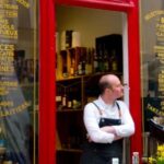 Oyster and white wine tasting in the heart of Montmartre - Exploring the Experience