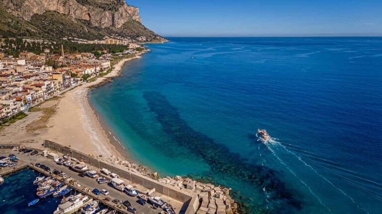 Palermo: Private Boat Tour Customized on Request + drink - Itinerary Breakdown — What You Can Expect