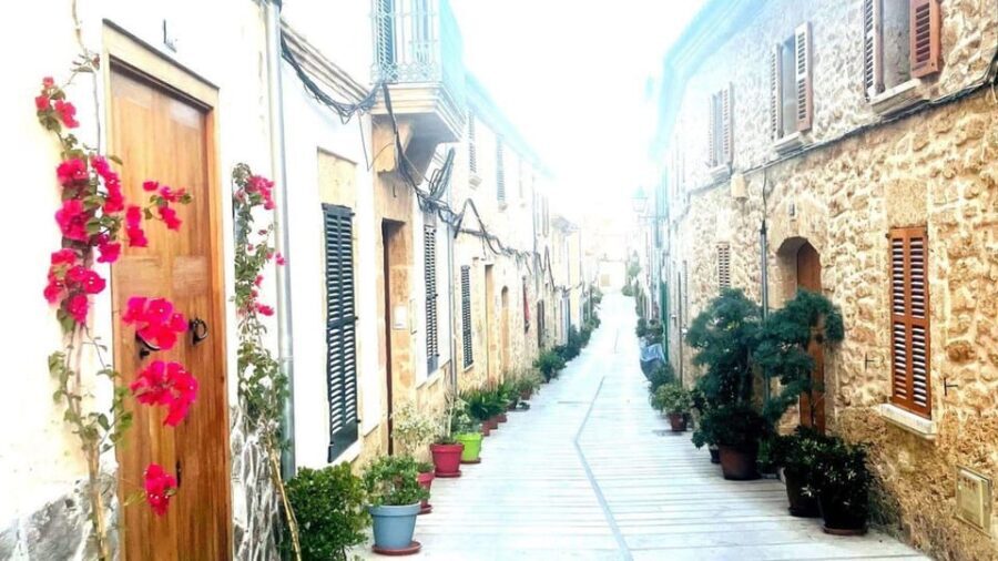 Palma: "FunForTwo", creative relationship game and city walk - The Itinerary and What to Expect