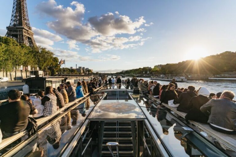 Paris: 1-Hour Sightseeing Cruise and 3-Course Bistro Dinner - The Itinerary in Depth