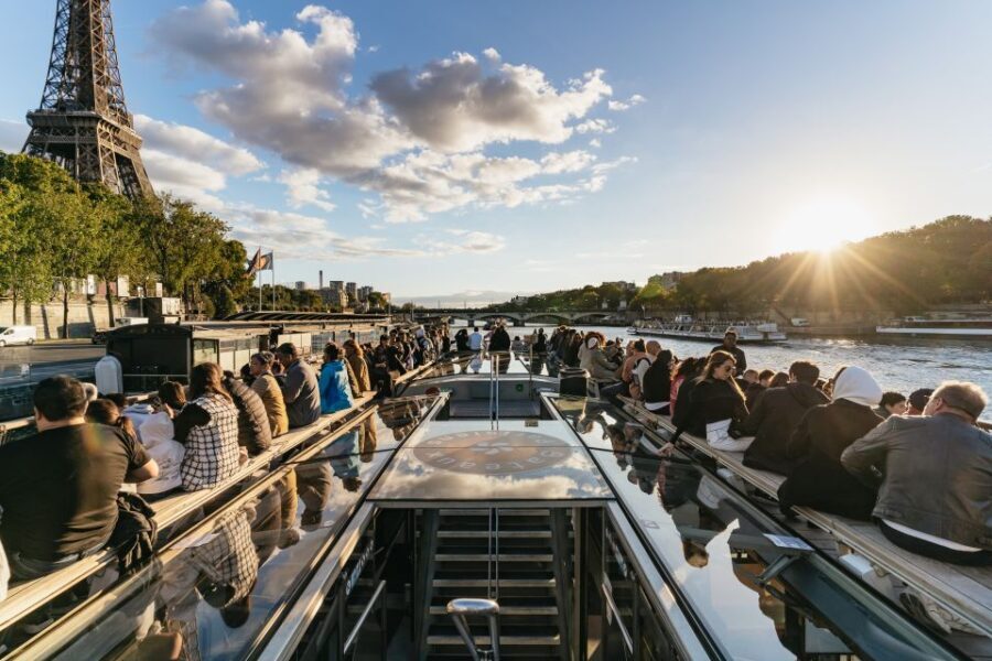 Paris: 1-Hour Sightseeing Cruise and 3-Course Bistro Dinner - The Itinerary in Depth