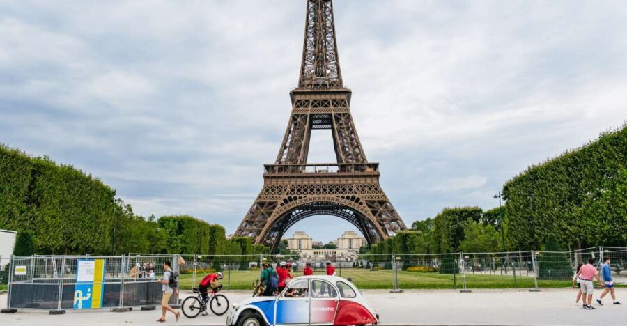 Paris: 1-Hour Vintage Citroen 2CV Tour - The Unique Charm of the 2CV Experience