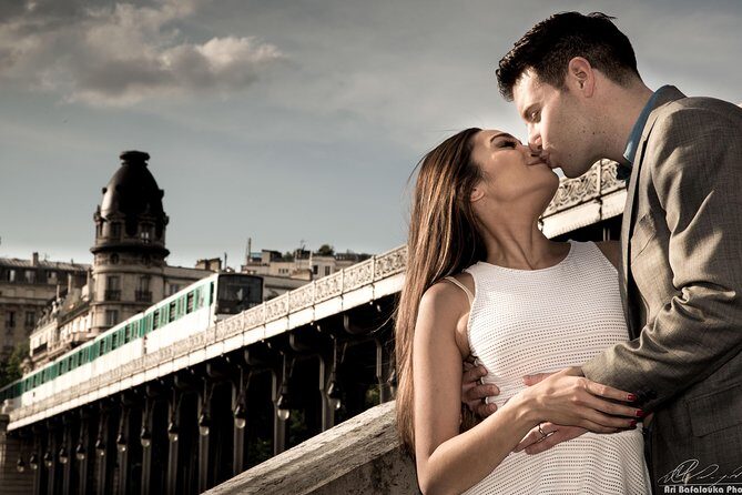Paris 2-Hour Eiffel Tower Walking Tour with Professional Photo Shoot - Authentic Feedback from Travelers