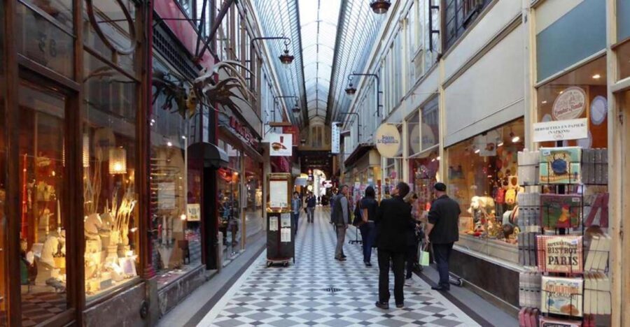 Paris: 2-Hour Passages Private City Tour in German - The Itinerary Breakdown
