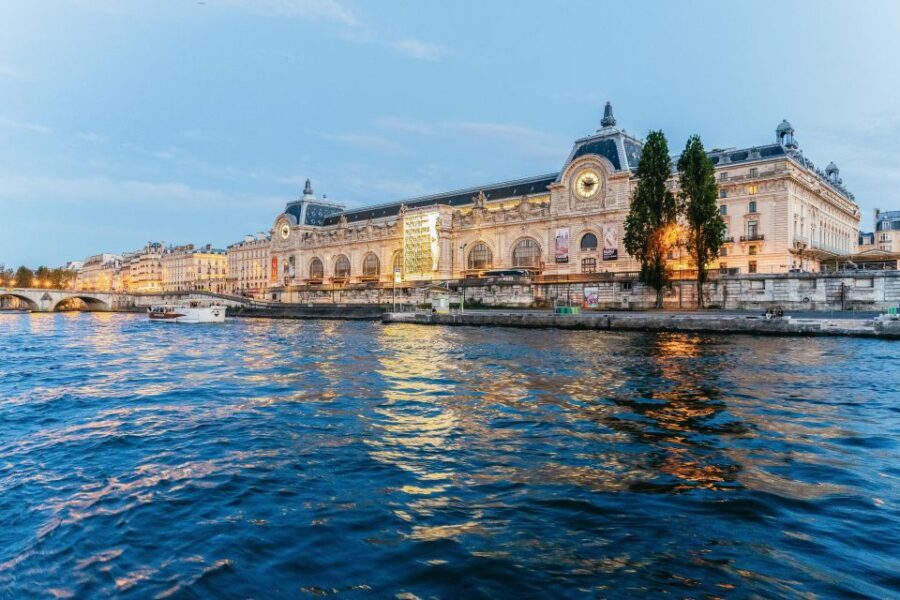 Paris: 3-Course-Dinner Cruise on the Seine with live music - The Experience Deeply Examined
