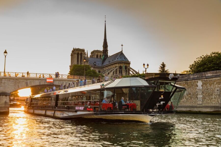 Paris: 4-Course Dinner Cruise on Seine River with Live Music - A Detailed Look at the Experience