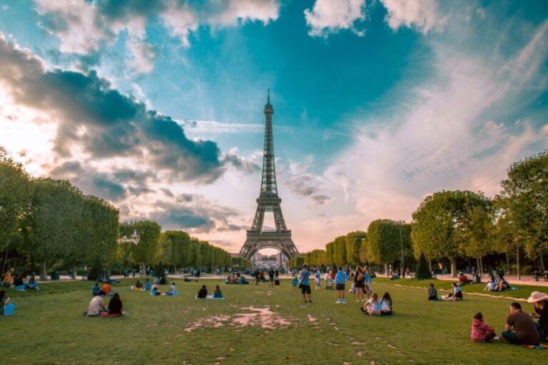 Paris: Capture the most Photogenic Spots with a Local - The Practical Details