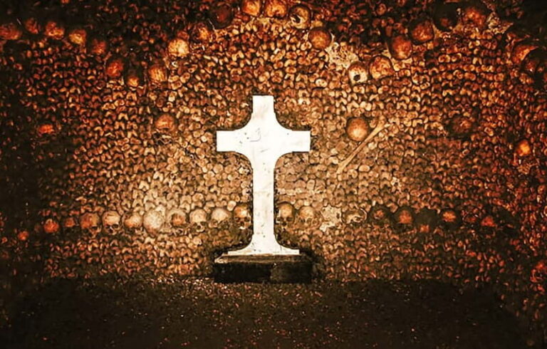 Paris: Catacombs Guided Tour
