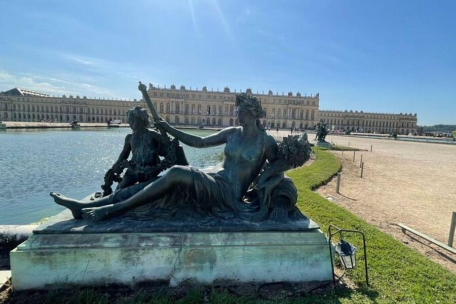 Paris: Château de Versailles and Giverny Excursion - Dining and Flexibility