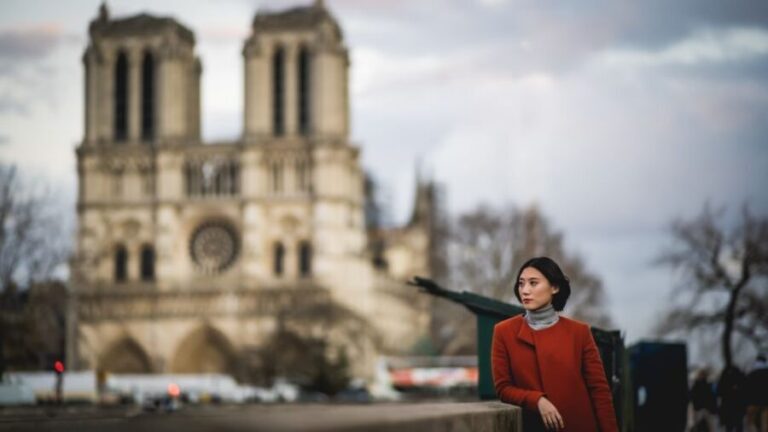Paris: Cinematic and Fun Photoshoot with a Professional - Why This Photoshoot Stands Out in Paris