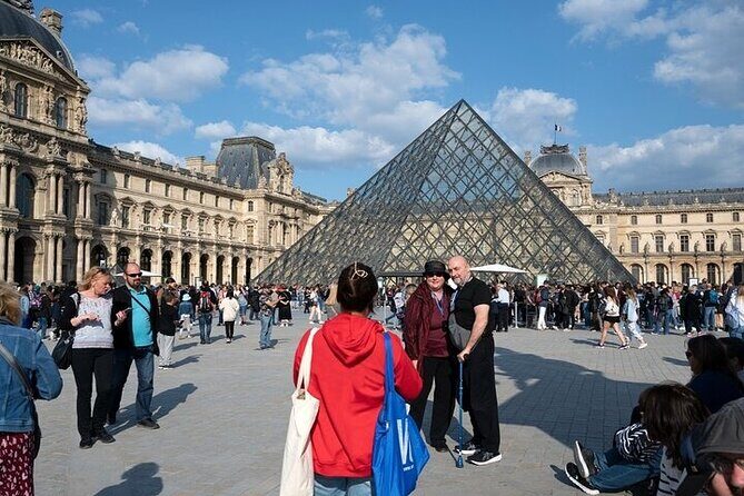 Paris Day Tour with Eiffel Tower, Louvre and Cruise Max 6 People - Transition to the Louvre: Art and Masterpieces