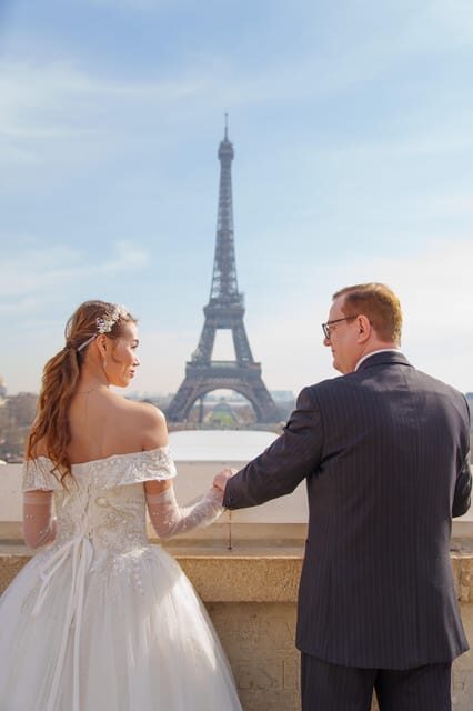 Paris: Eiffel Tower Photoshoot with a Professional - Why Travelers Keep Coming Back