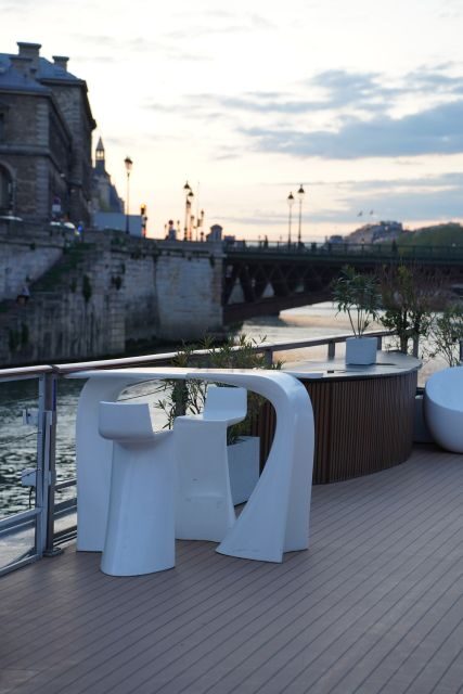Paris: Gourmet Dinner Cruise on Seine River with Live Music - Setting the Stage: The Experience Begins