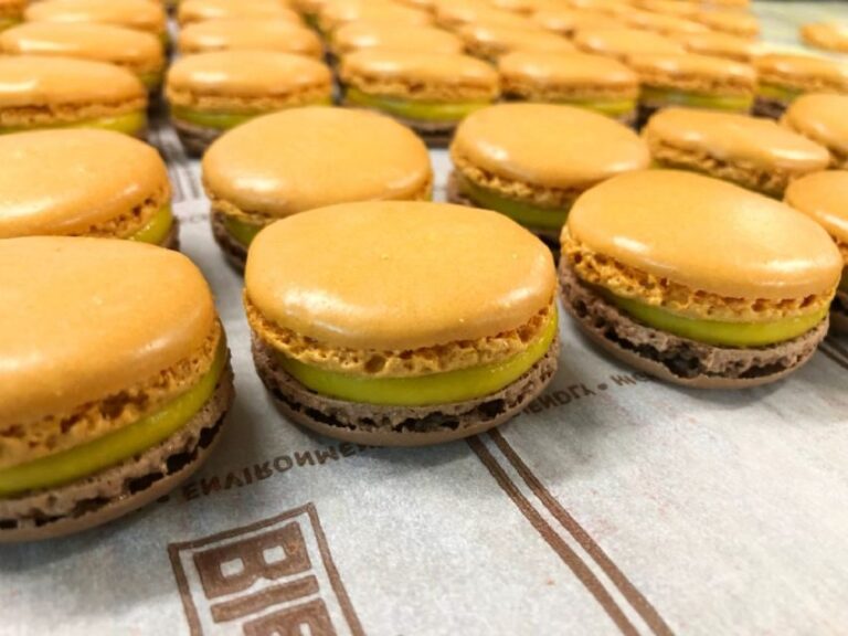 Paris: Gourmet Food Tour & Louvre Museums Guided Tour - Detailed Breakdown of the Itinerary