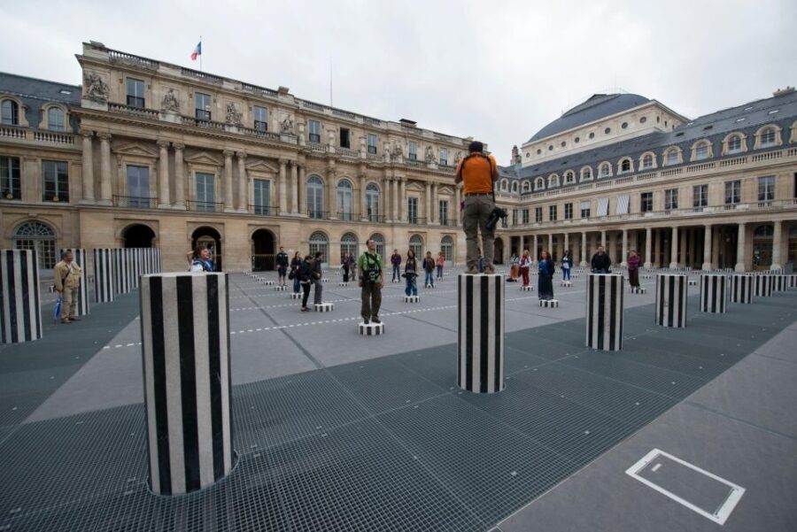 Paris : Highlights of Parisians' Paris guided tour - A Journey Through Iconic Landmarks
