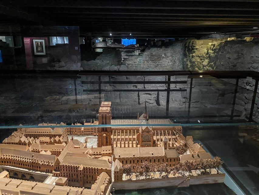 Paris: Île de la Cité and Notre Dame Walking Tour With Crypt - A Deep Dive into the Experience
