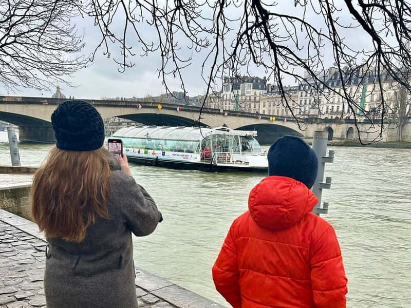 Paris: Investigation Cruise, a fun treasure hunt (in French) - The Details of the Investigation Cruise