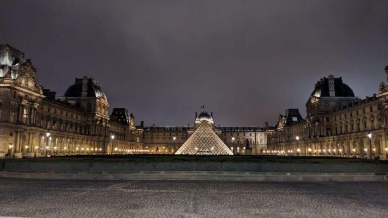 Paris : Late Night Louvre Tiny Group Tour - Authentic Experiences and Authenticity