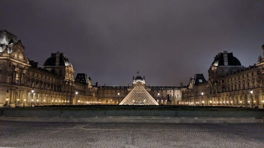 Paris : Late Night Louvre Tiny Group Tour - Authentic Experiences and Authenticity
