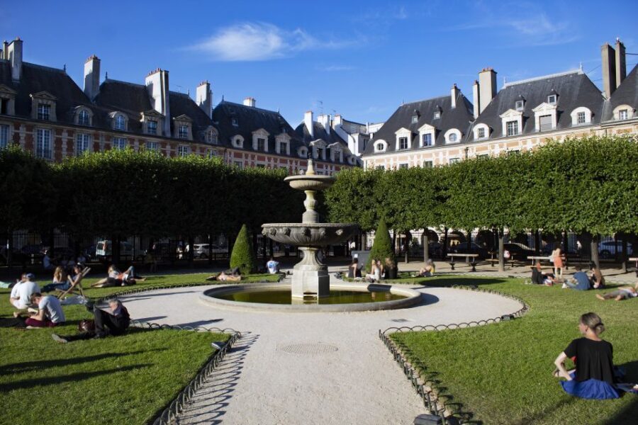 Paris Le Marais Walking Tour: Small Group Experience - What You Get with This Tour