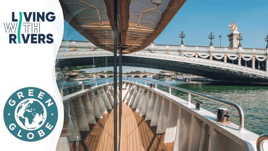 Paris: Live Guided Cruise with Crepe and Soft Drink - The Experience: Food, Comfort, and Atmosphere